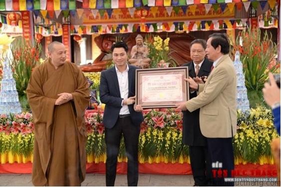 Tôn Tượng Đức Phật Thích Ca nhập Niết bàn bằng gỗ lúa nguyên khối lớn nhất Việt Nam